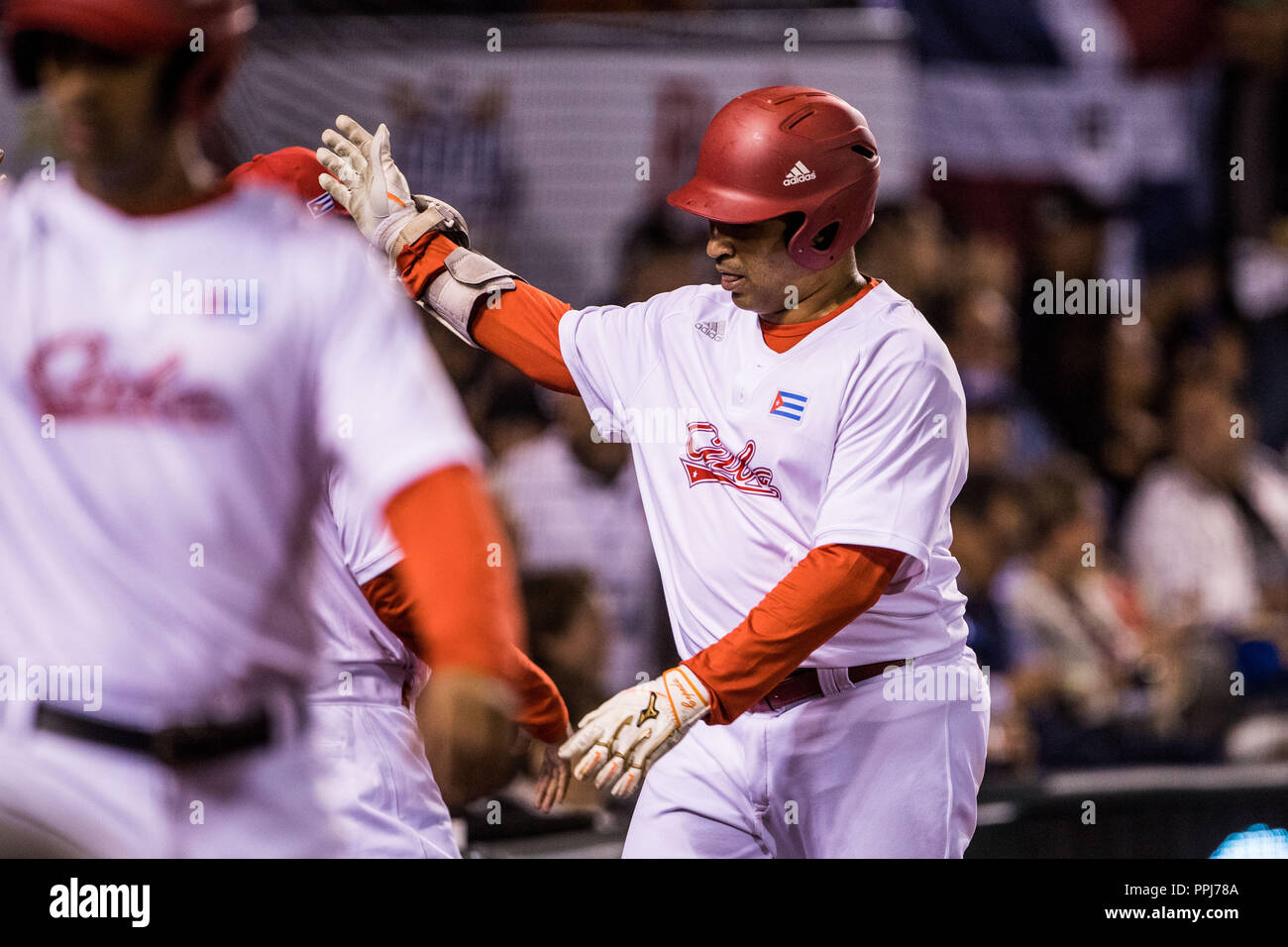 Frederich Cepeda de Alazanes de Gamma Cuba, celebra carrera en el ...