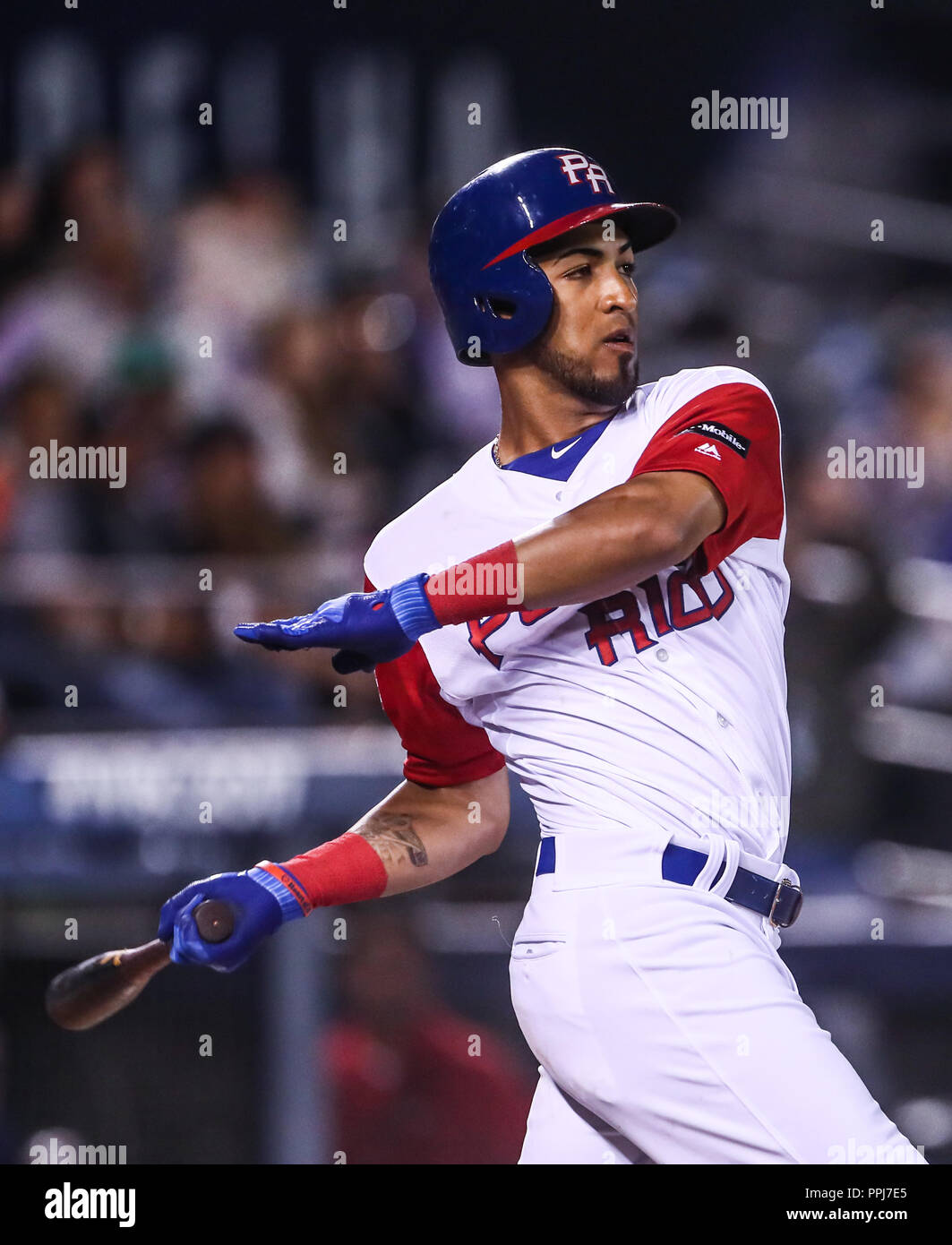 Eddie Rosario de Puerto Rico pega de hit doblete, durante el World ...