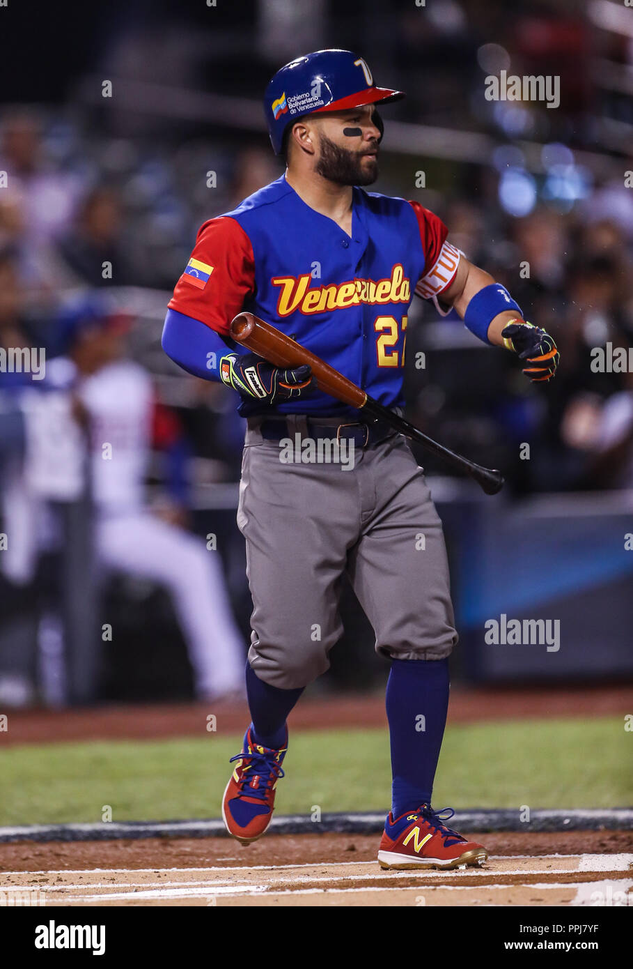 Jose Altuve de Venezuela en su primer tuno al bat, durante el World ...