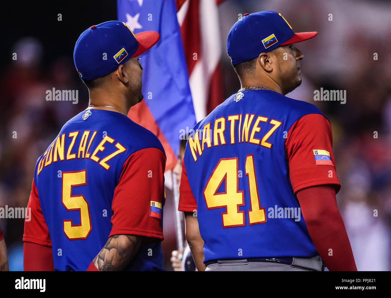 Carlos Gonzalez (5) y Victor Martinez (41), previo al juego de Puerto ...