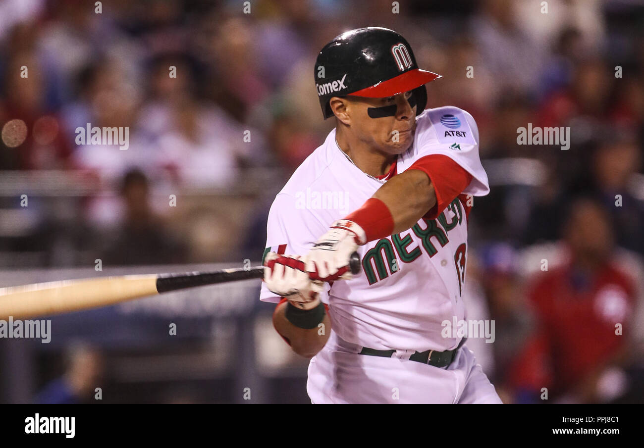 Manny Rodriguez de Mexico en la séptima entrada, durante el partido ...