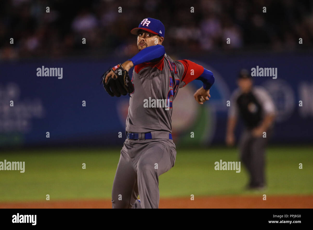 Jorge Lopez pitcher inicial de Puerto Rico hace lanzamiento en el ...