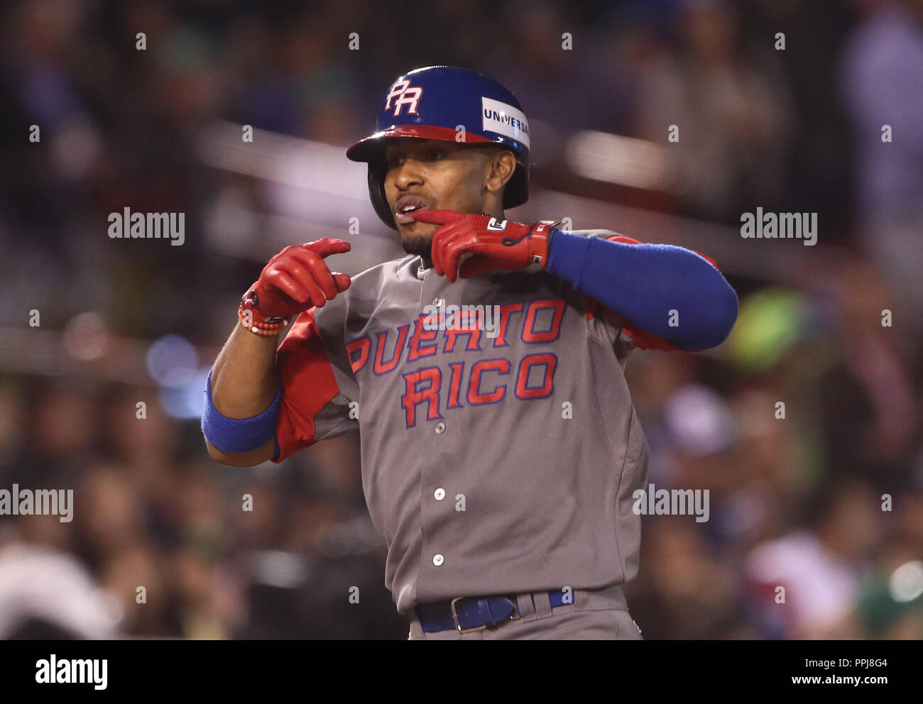 Francisco Lindor de Puerto Rico corre y celebra su homerun en la ...