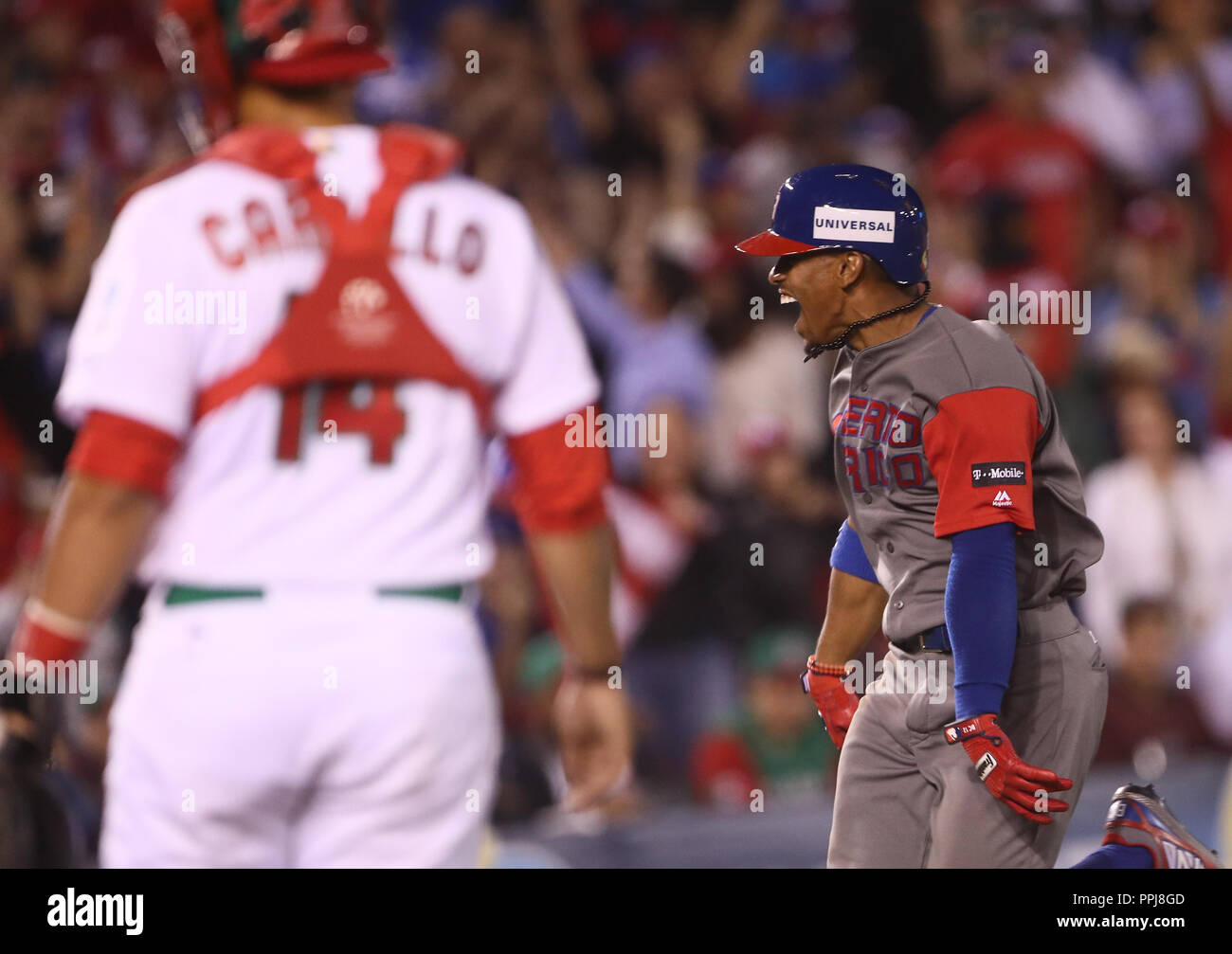 Francisco Lindor de Puerto Rico corre y celebra su homerun en la ...