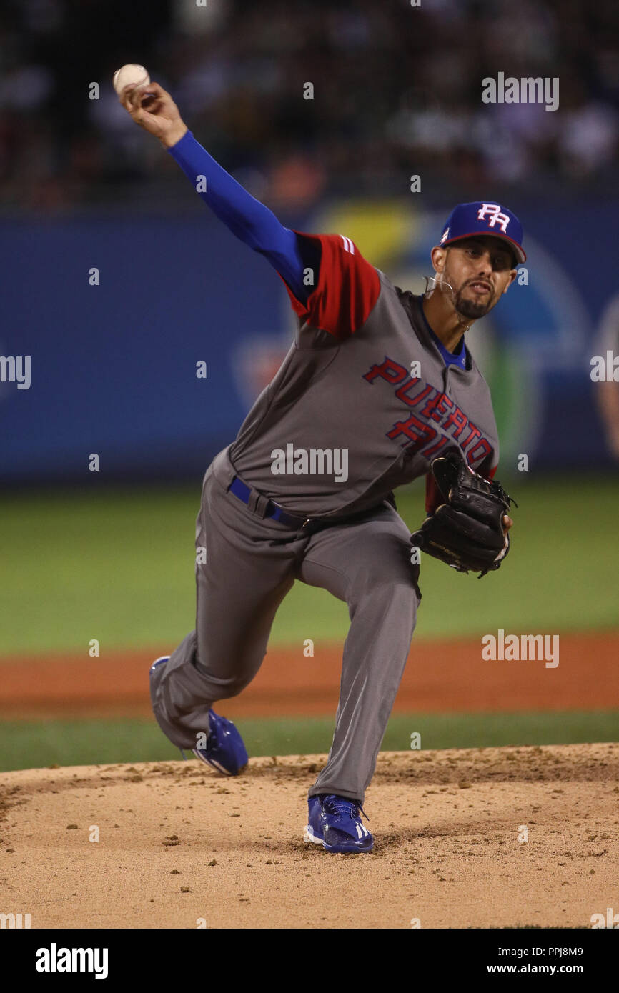Jorge Lopez pitcher inicial de Puerto Rico hace lanzamiento en el ...