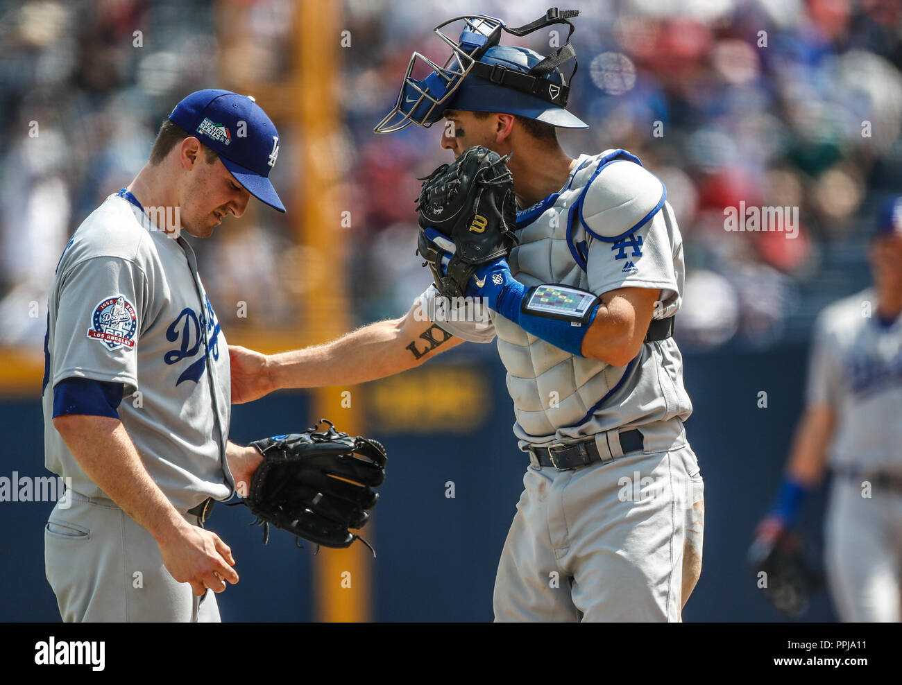Ross Stripling and Austin Barnes (catcher) Acciones del partido de ...