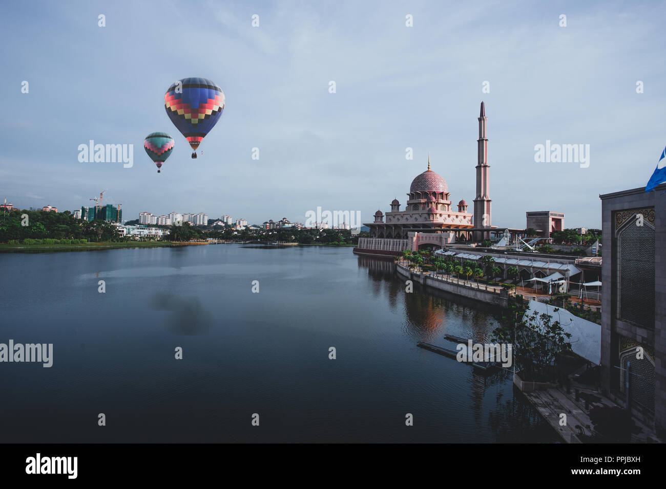 Landscape beautiful of Putra mosque in the morning Stock Photo - Alamy