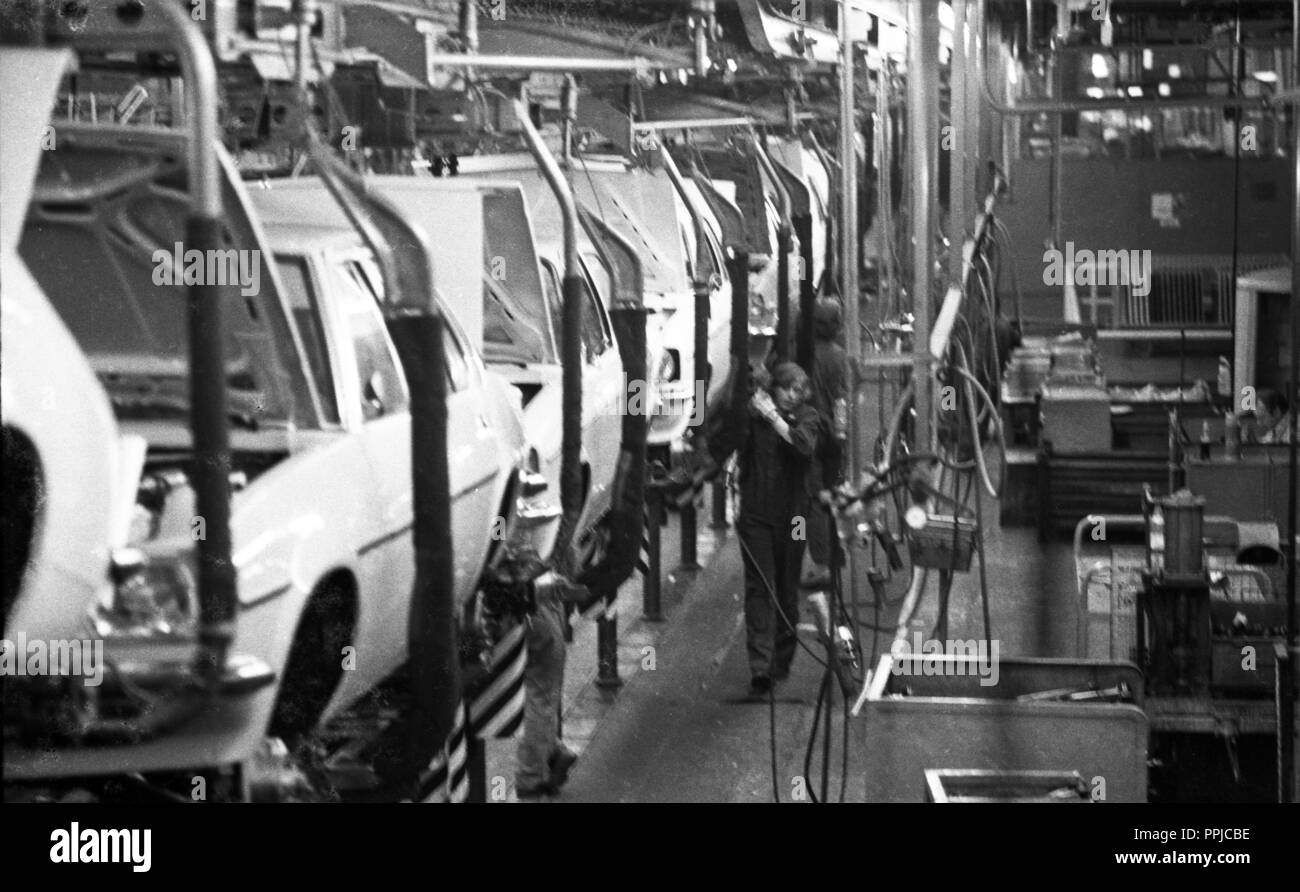 Production at the assembly lines of Opel cars at Plant I in Bochum ...