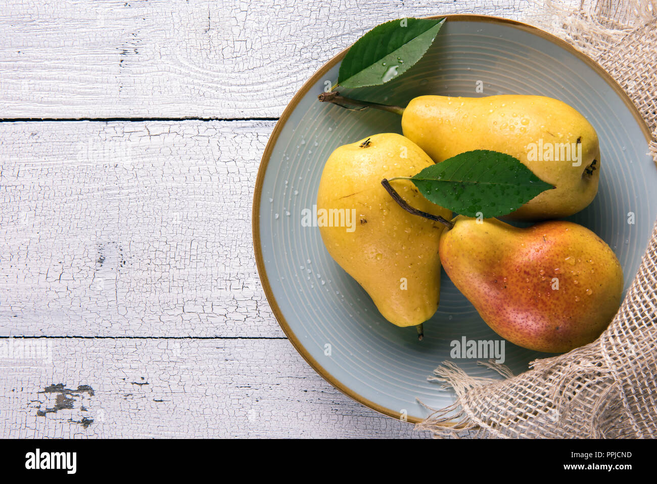 Wet table top hi-res stock photography and images - Alamy