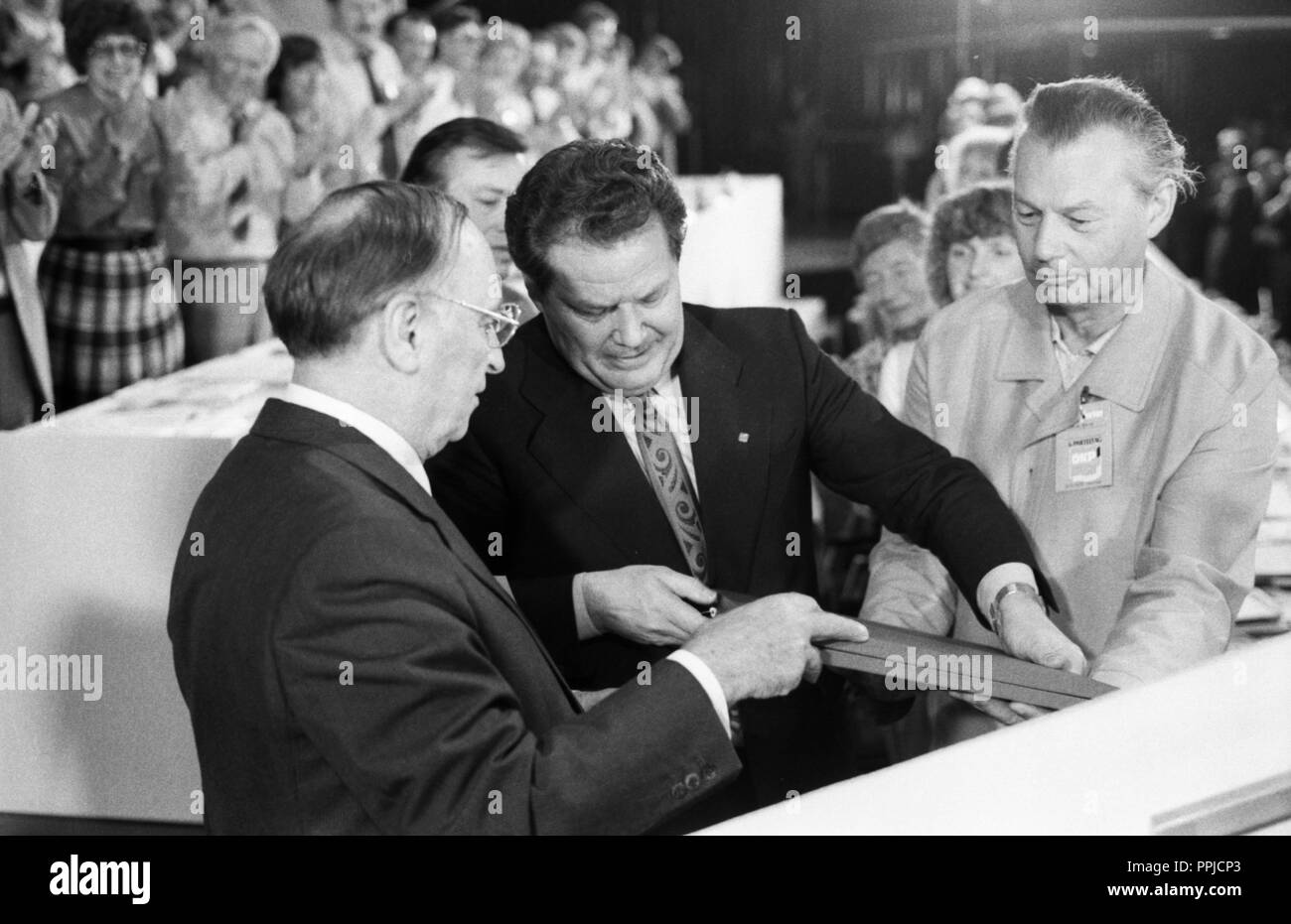 The 6th Congress of the German Communist Party (DKP) on 29 - 31 May ...