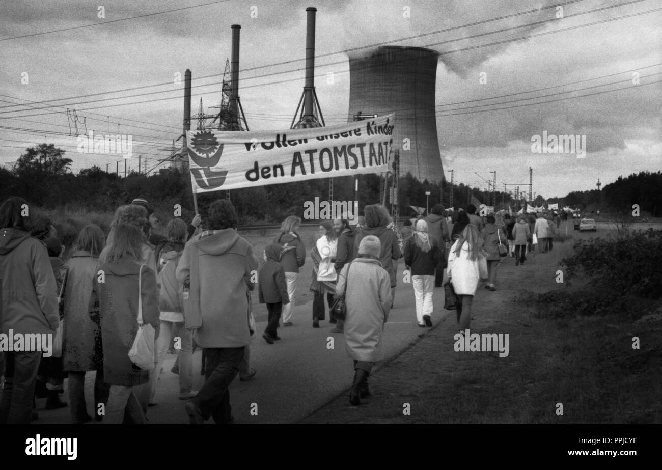 1980 weapons hi-res stock photography and images - Alamy