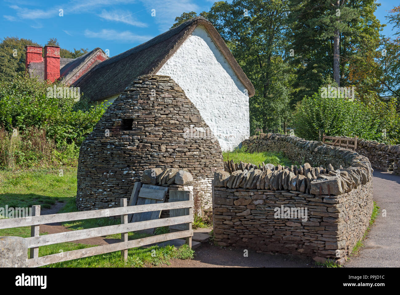 Stone pig sty hi-res stock photography and images - Alamy