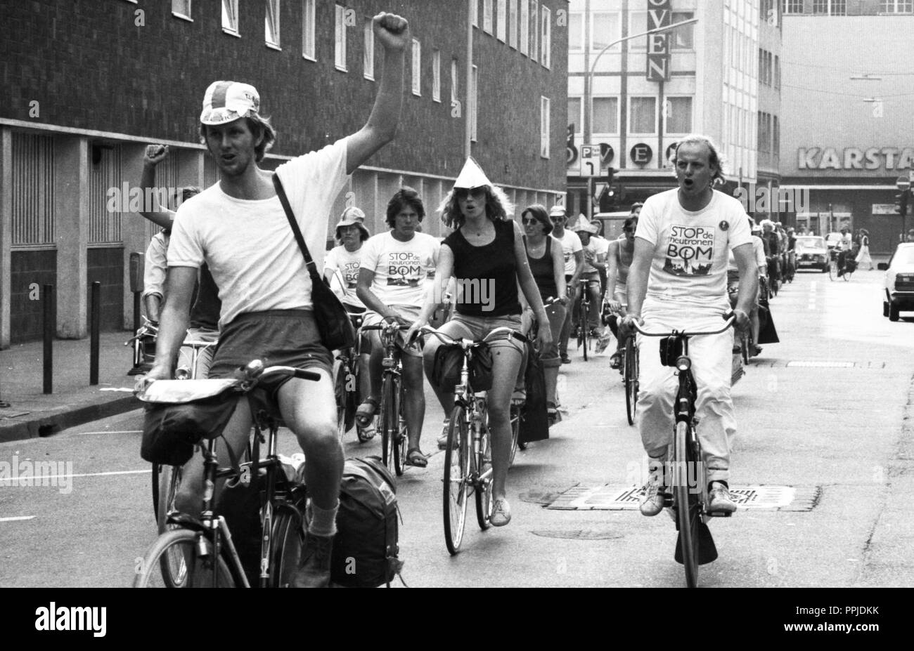 Anti vietnam war activities hi-res stock photography and images - Alamy