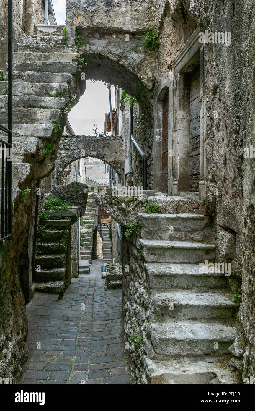 Castelvecchio calvisio abruzzo hi-res stock photography and images - Alamy
