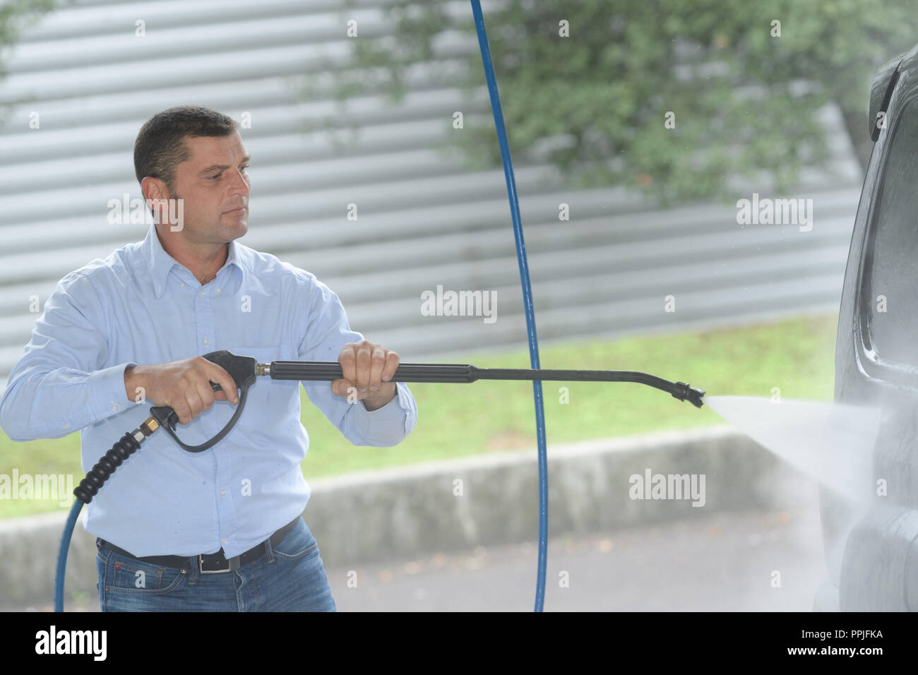 man washing his car Stock Photo - Alamy