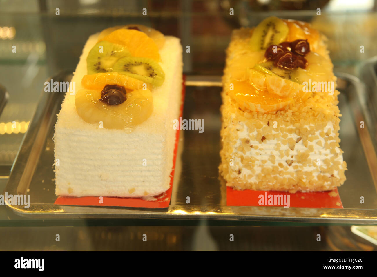 Cooking kiwi mousse cake hi-res stock photography and images - Alamy