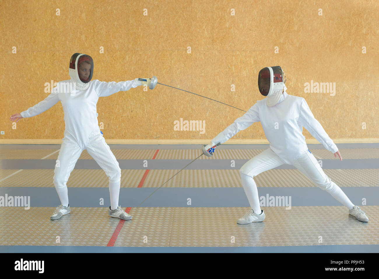 Fighting swordsmen hi-res stock photography and images - Alamy
