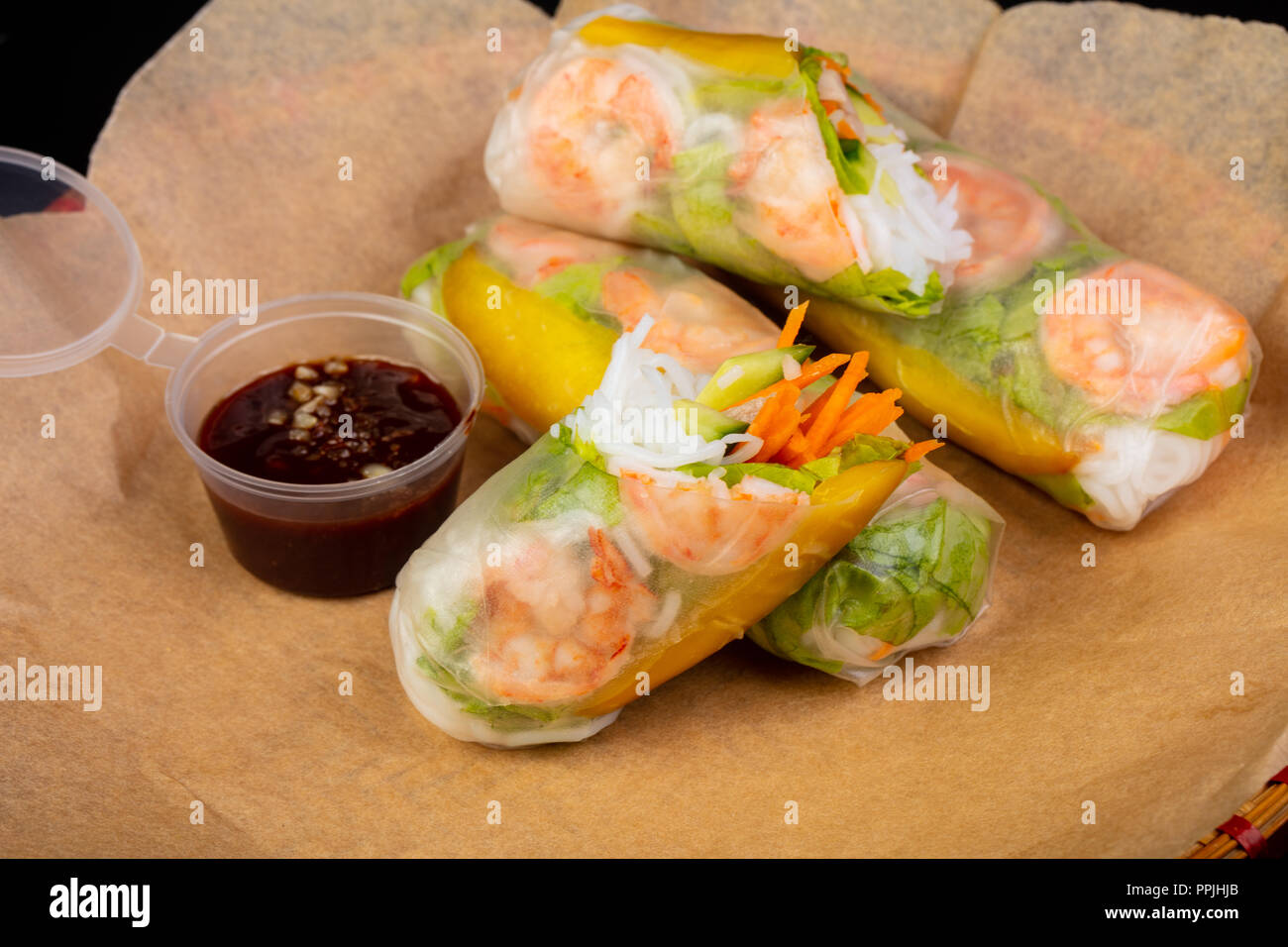 Vietnamese cuisine - Spring roll with prawn Stock Photo - Alamy