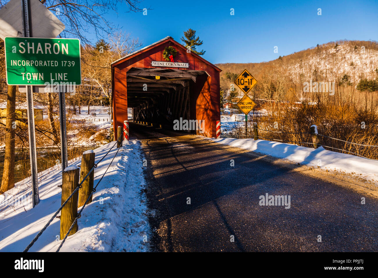 Cornwall bridge railroad station hi-res stock photography and images ...