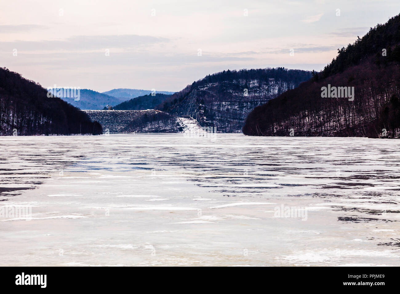 Hogback dam hi-res stock photography and images - Alamy