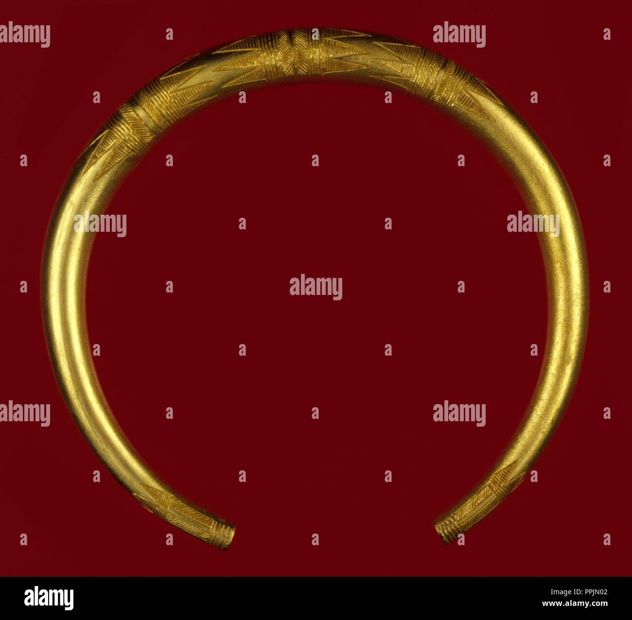 TORQUES DE ORO. BRONCE JOYERIA. (DEPOSITO: MUSEO ARQUEOLOGICO NACIONAL ...