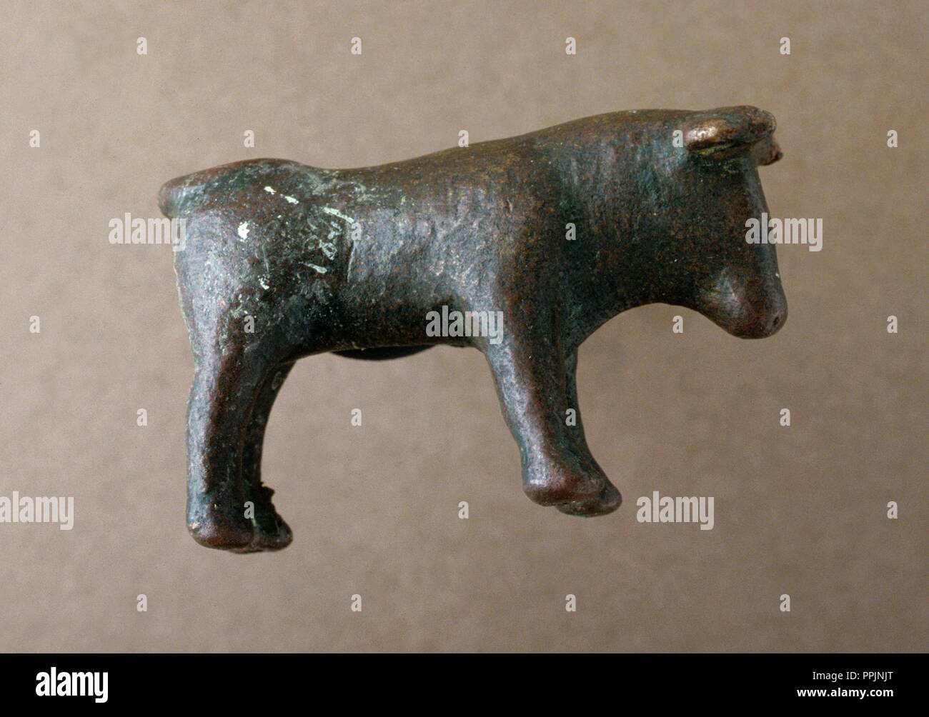 FIGURA DE TORO DE BRONCE. IBERICO ESCULTURA. (DEPOSITO: MUSEO ...