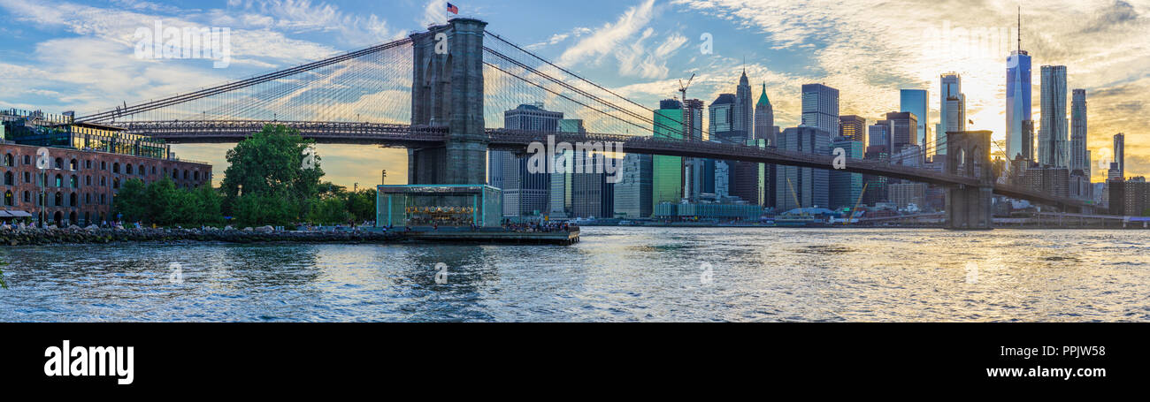 View to Manhattan Skyline from Brooklyn Bridge Park and DUMBO at sunset ...