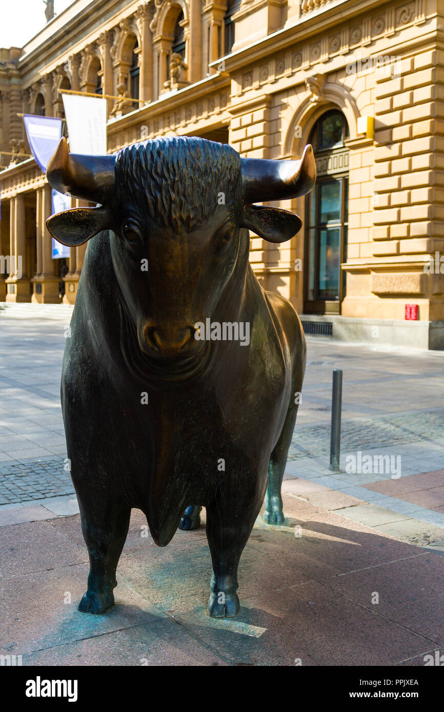 Stock exchange frankfurt bulle bear hi-res stock photography and images ...