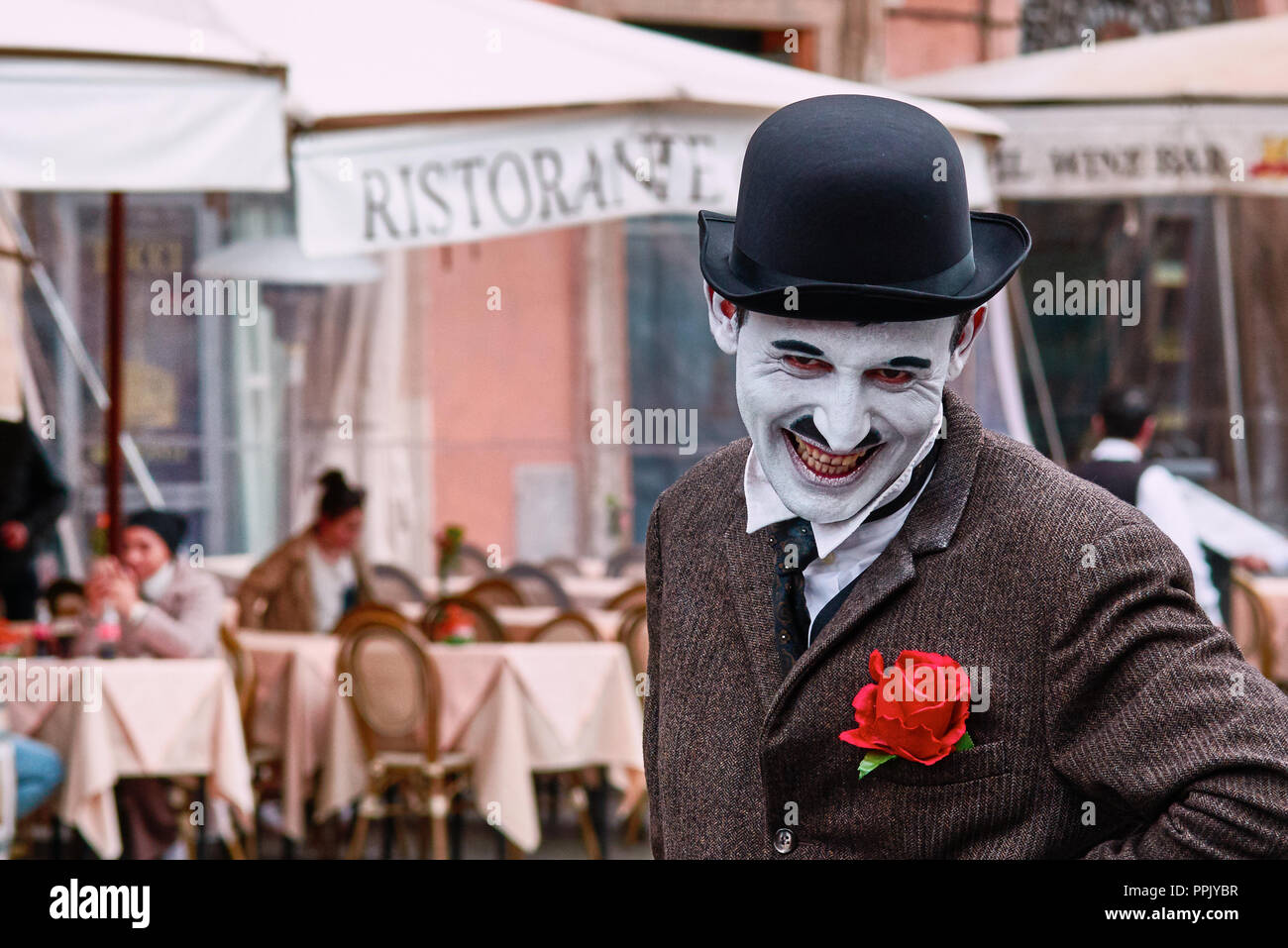 Street mime artist charlie chaplin hi-res stock photography and images ...