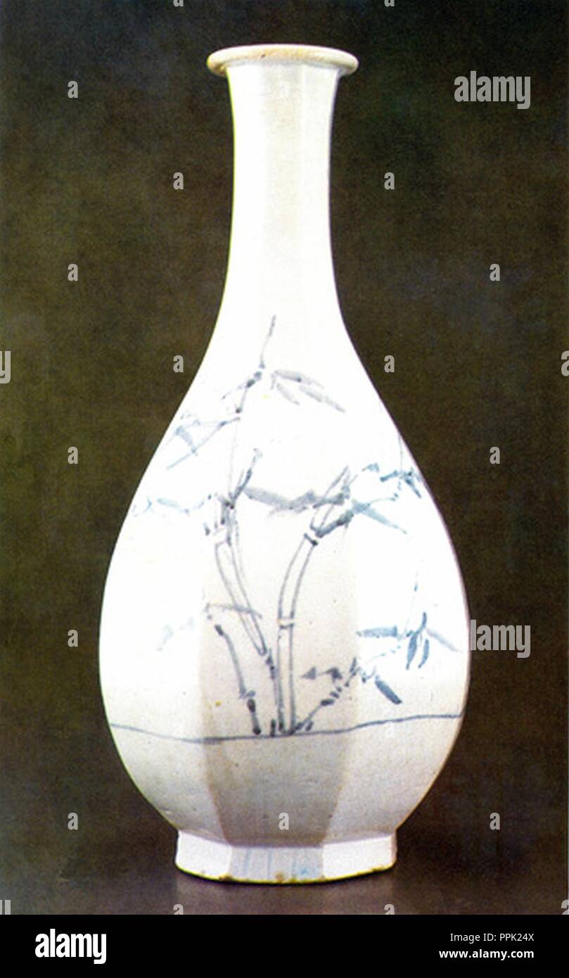 Blue-and-white angled Bottle with Bamboo Design Stock Photo - Alamy