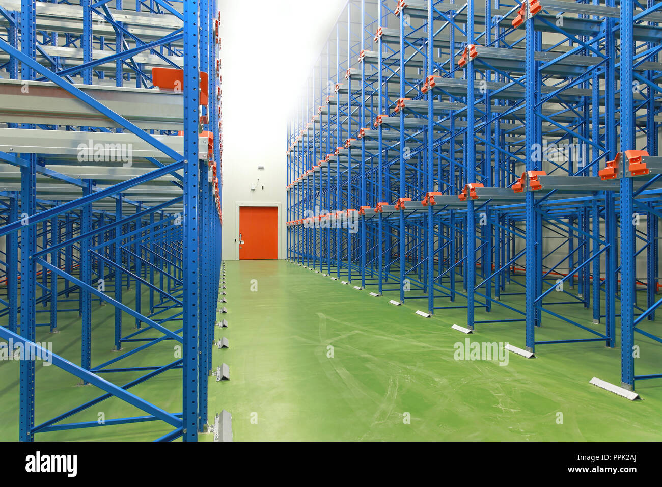 Freezer storage warehouse hi-res stock photography and images - Alamy