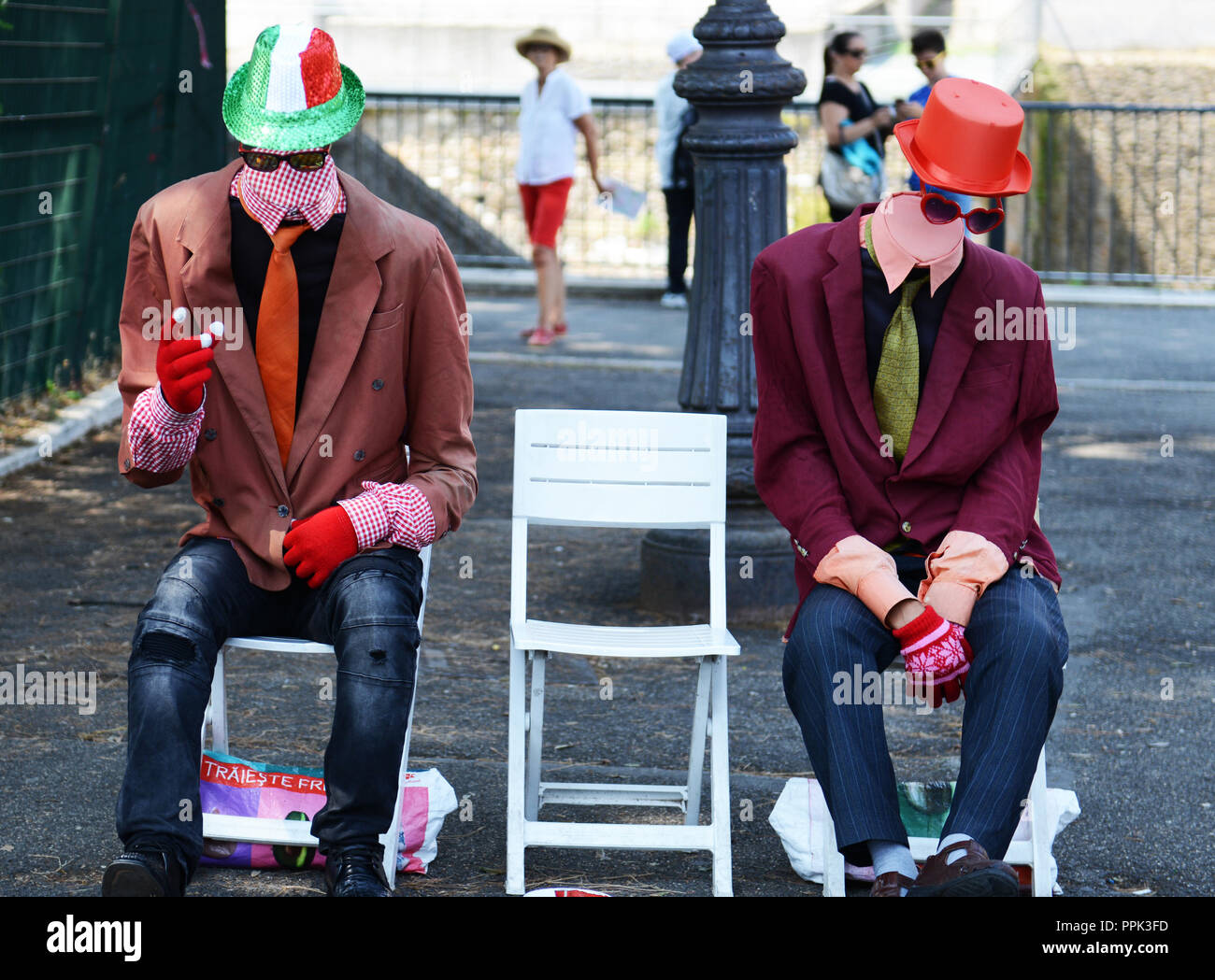 Headless hi-res stock photography and images - Alamy