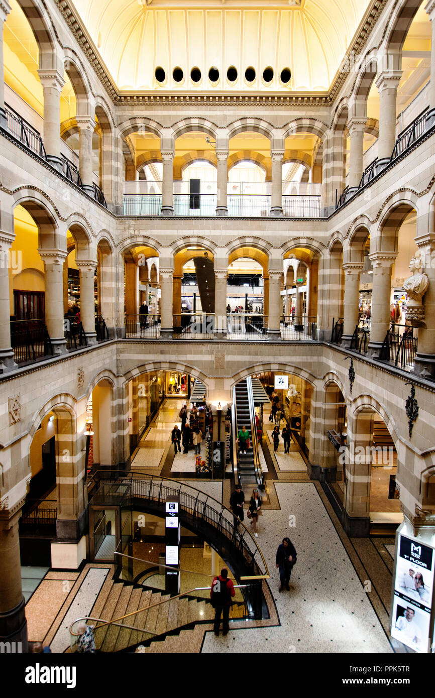 Shopping mall architecture hi-res stock photography and images - Alamy
