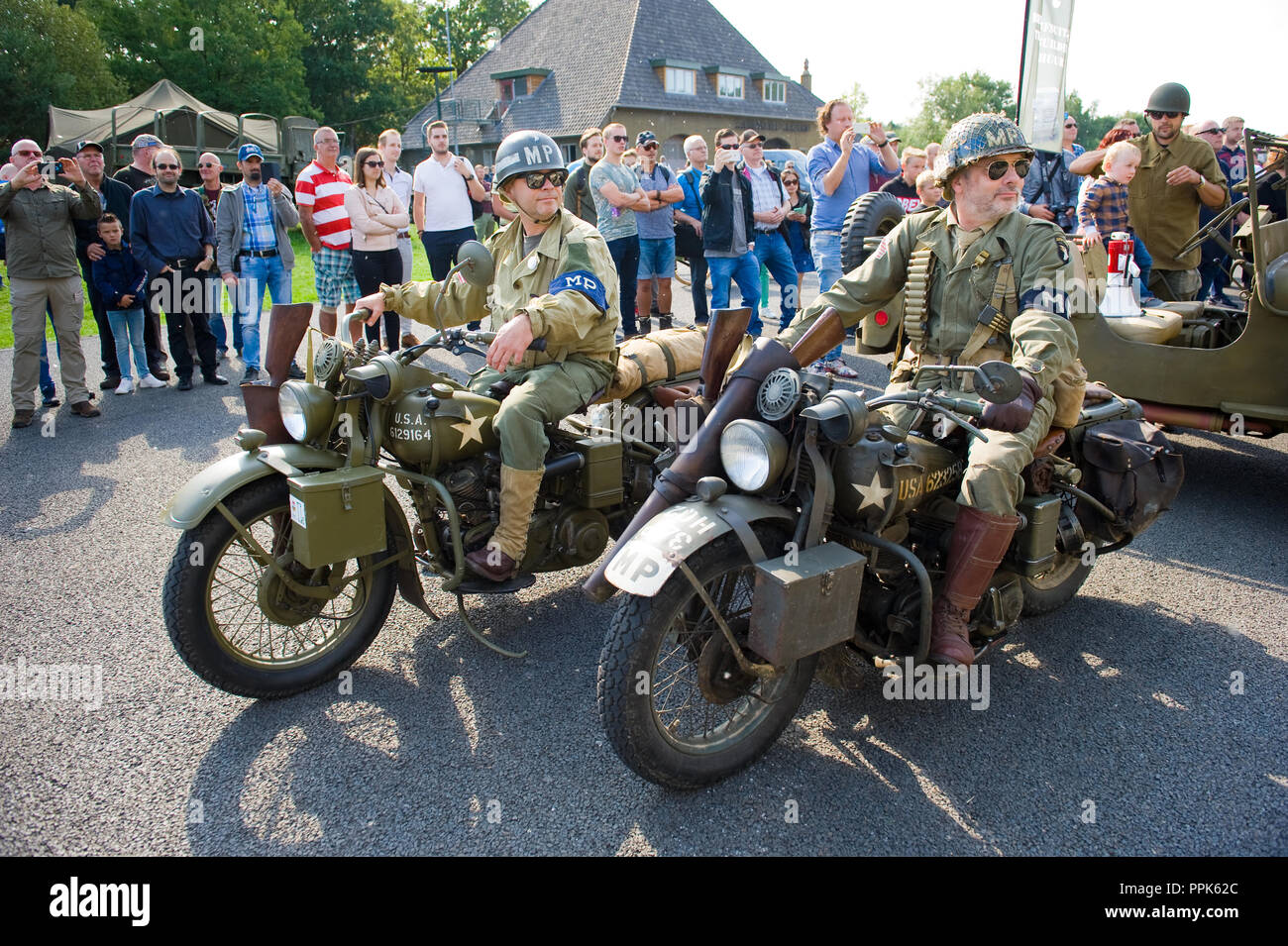Vintage army motorcycle hi-res stock photography and images - Alamy