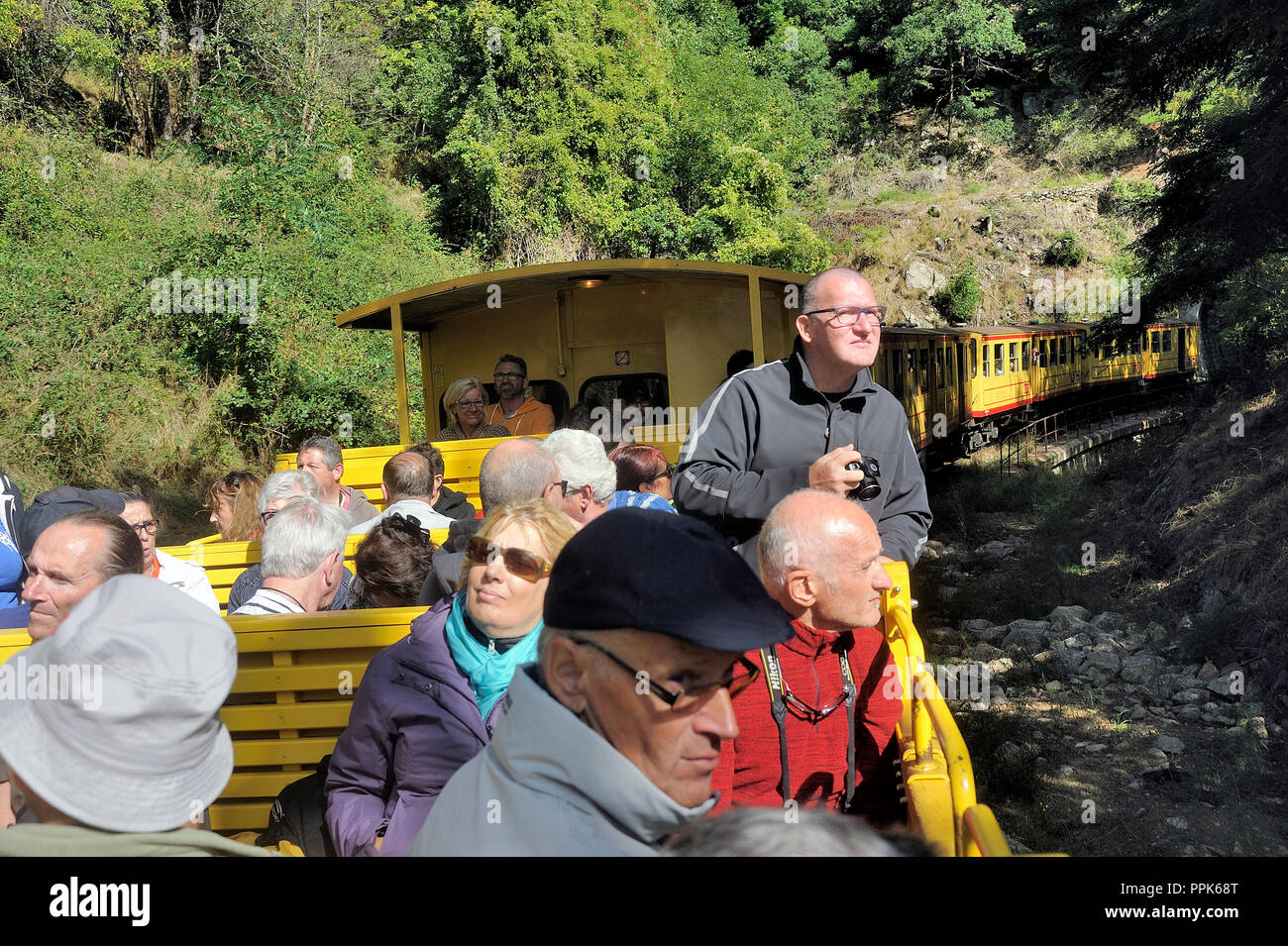 The travelers of the little yellow train of the Pyrenees in the wagon ...