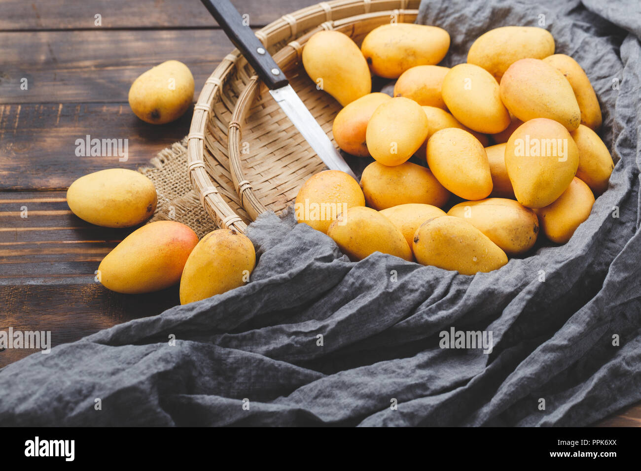 Vietnamese fruit green mango cut hi-res stock photography and images ...
