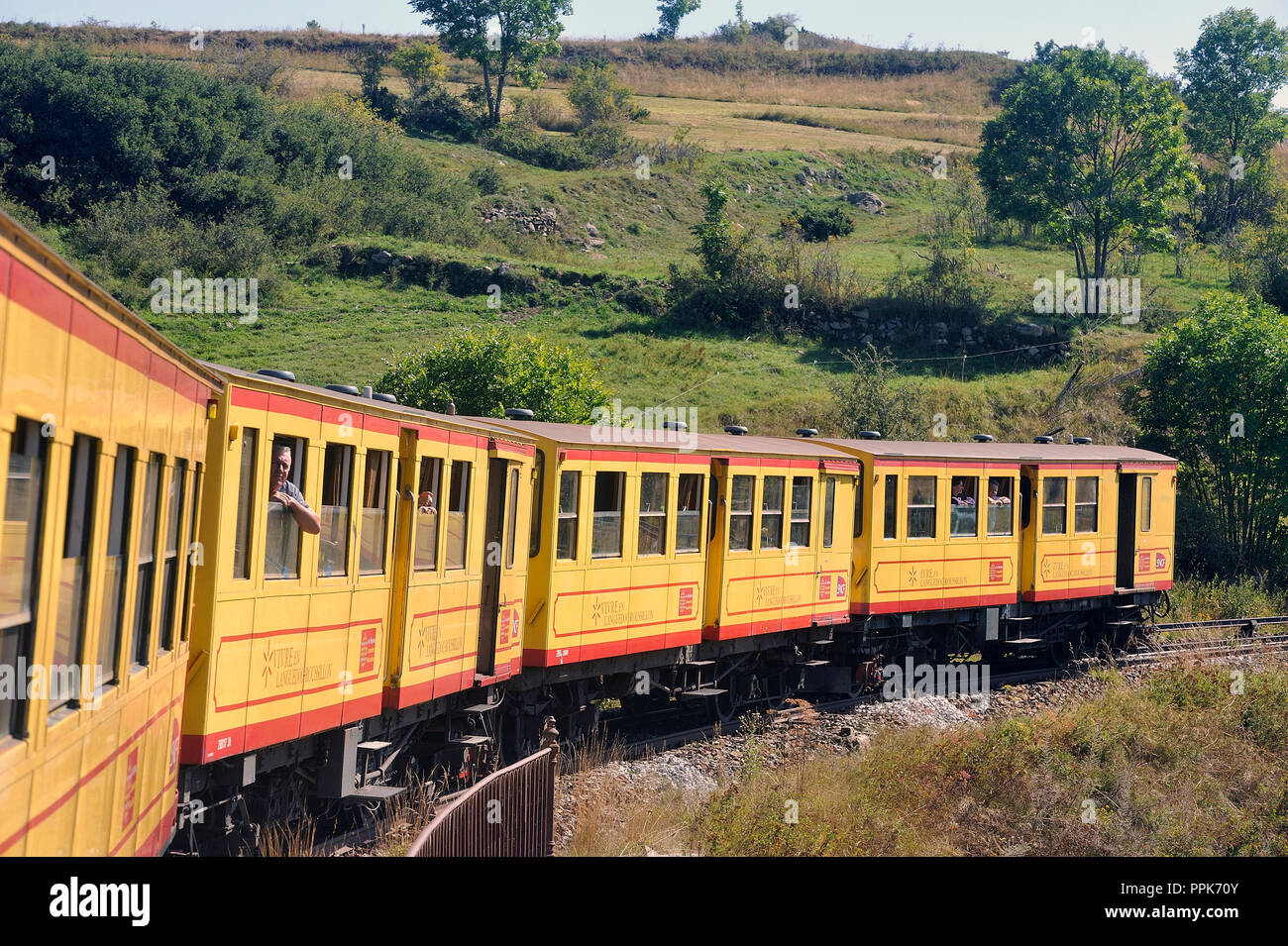Yellow trains hi-res stock photography and images - Alamy