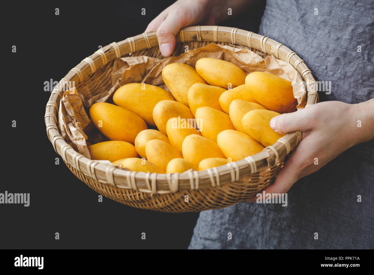 Vietnamese fruit green mango cut hi-res stock photography and images ...