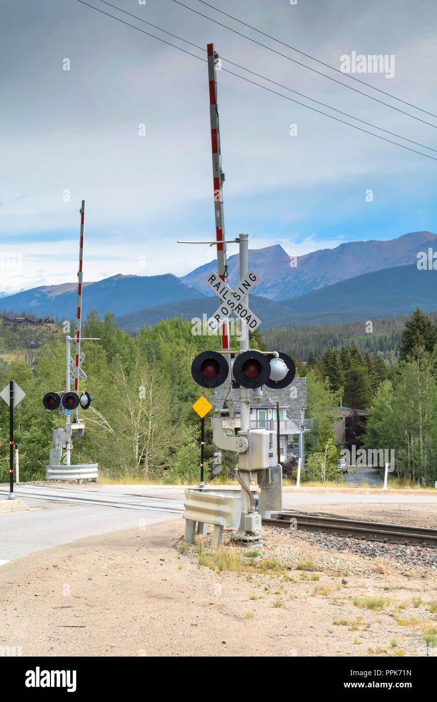Rail road crossing hi-res stock photography and images - Alamy