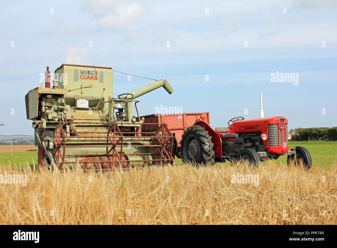 Vintage combine harvester hi-res stock photography and images - Alamy