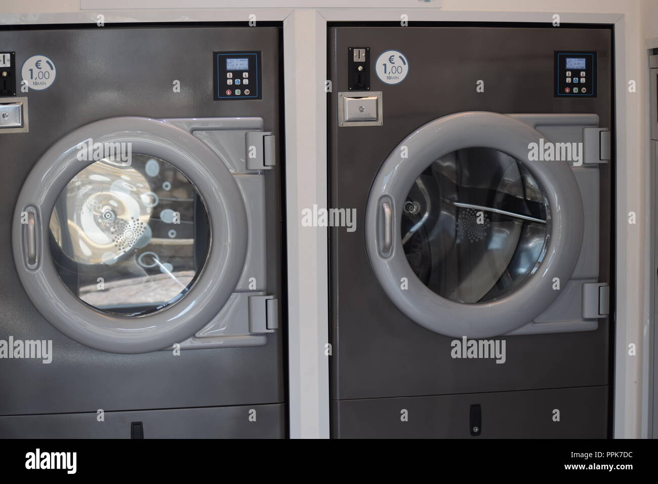 Lavatrice hi-res stock photography and images - Alamy