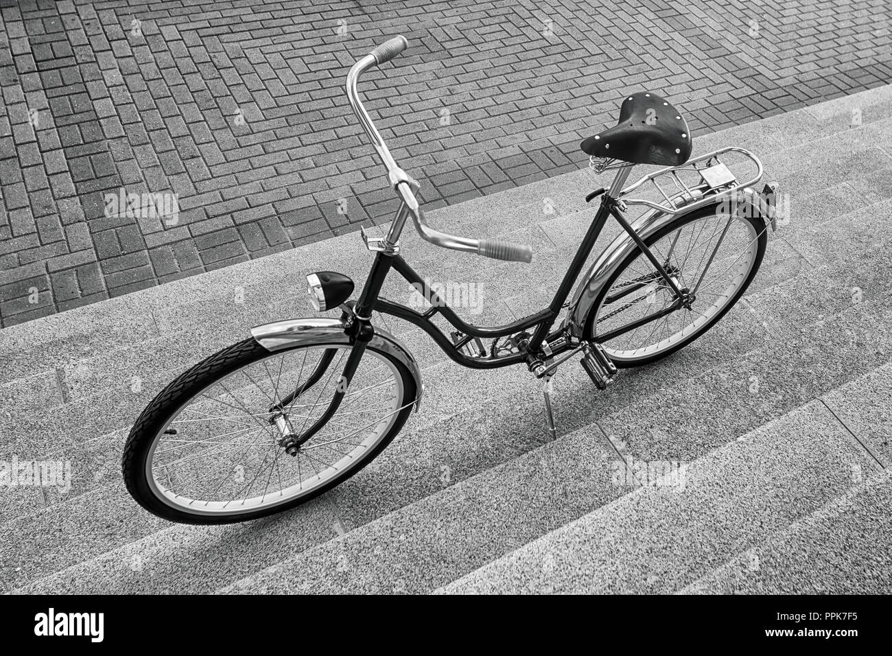 Classic black white street hi-res stock photography and images - Alamy