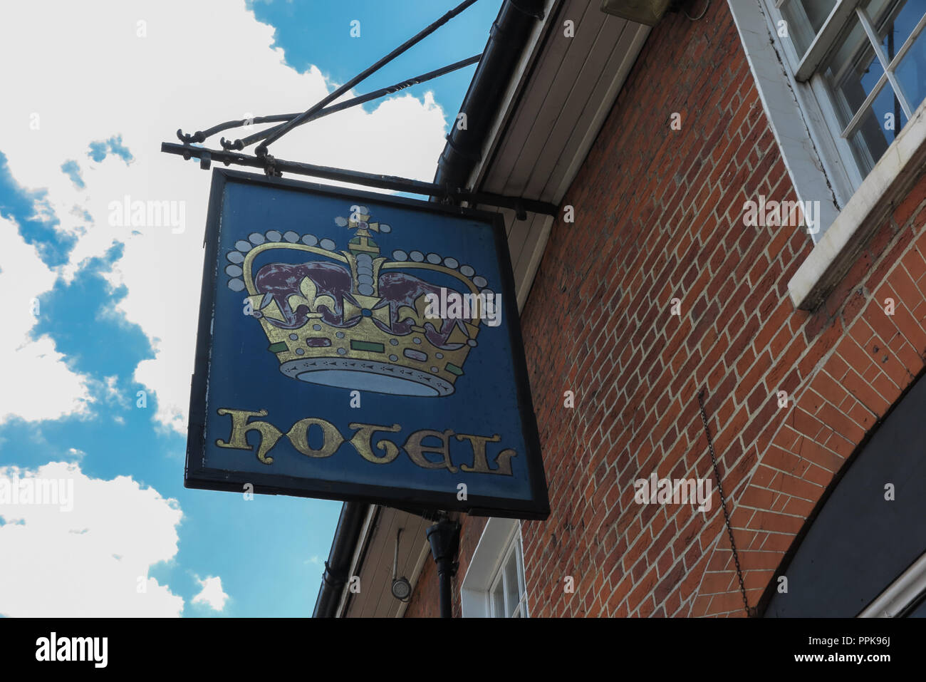 Crown Hotel, High Street, Amersham, Buckinghamshire Stock Photo - Alamy