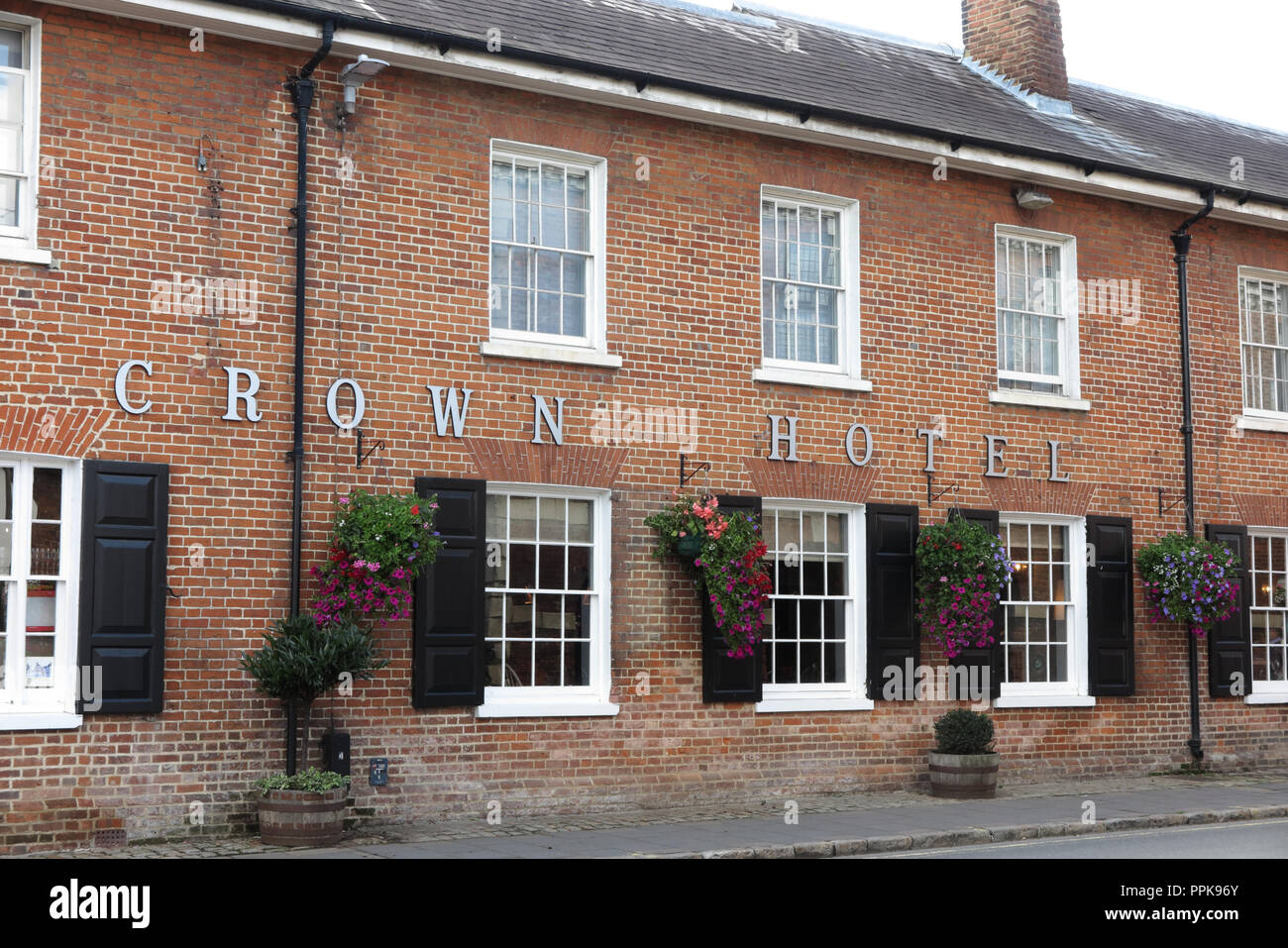 Crown hotel high street hi-res stock photography and images - Alamy