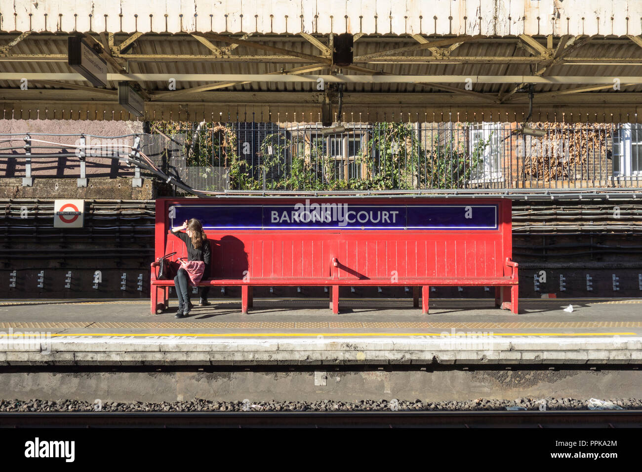 Old bench and station platform hi-res stock photography and images - Alamy