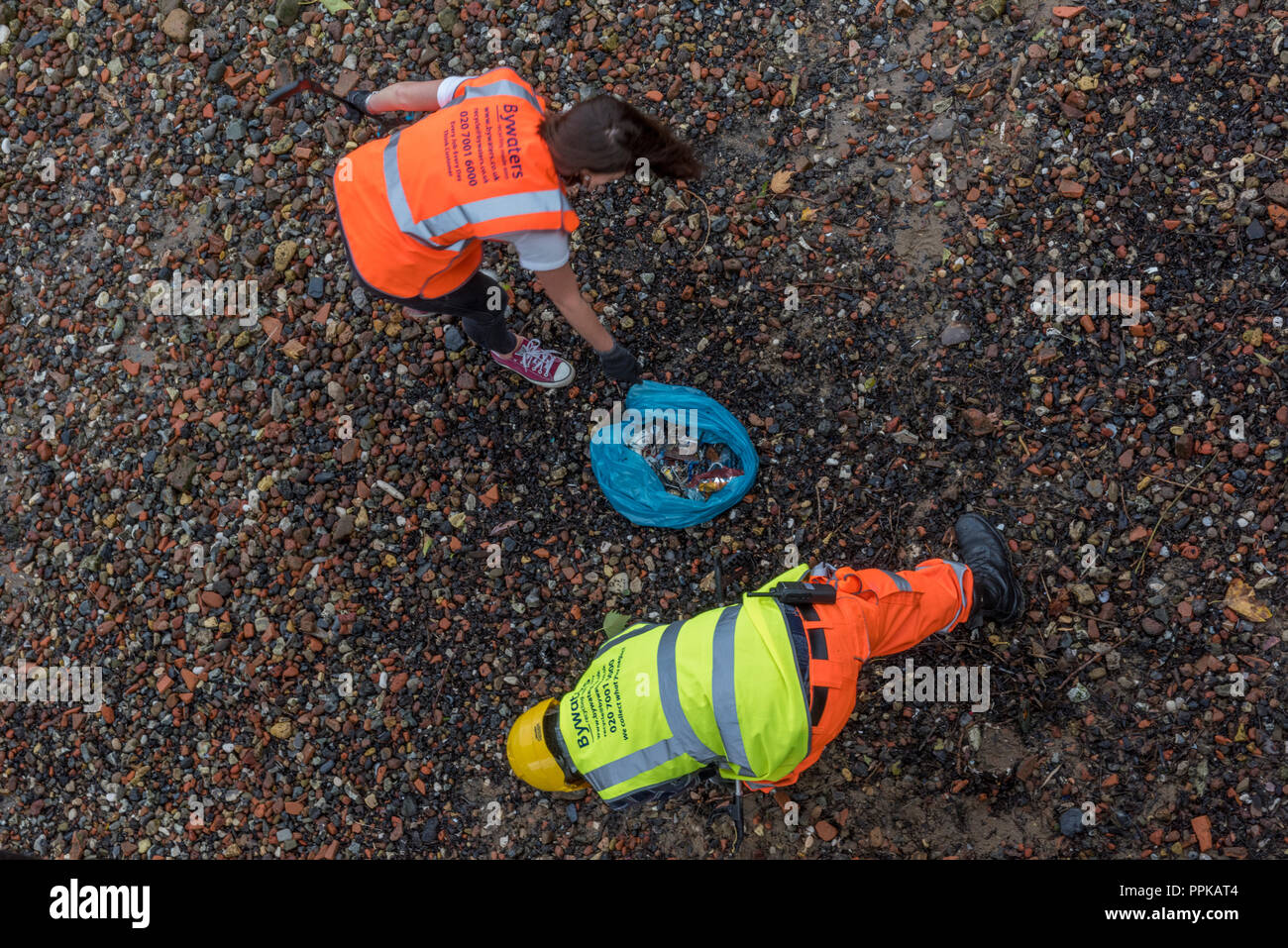 Litter collection volunteers hi-res stock photography and images - Alamy