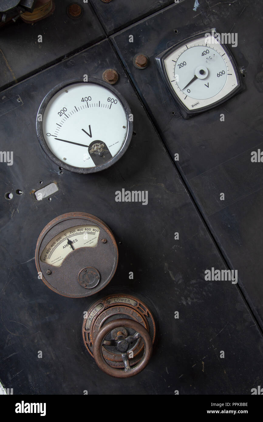 Control dials hi-res stock photography and images - Alamy