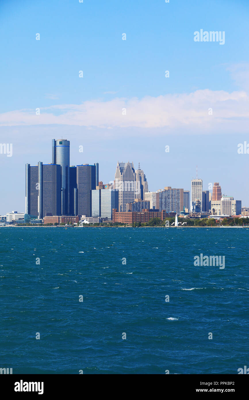 The skyline of the city Detroit across the river from Belle Isle park ...