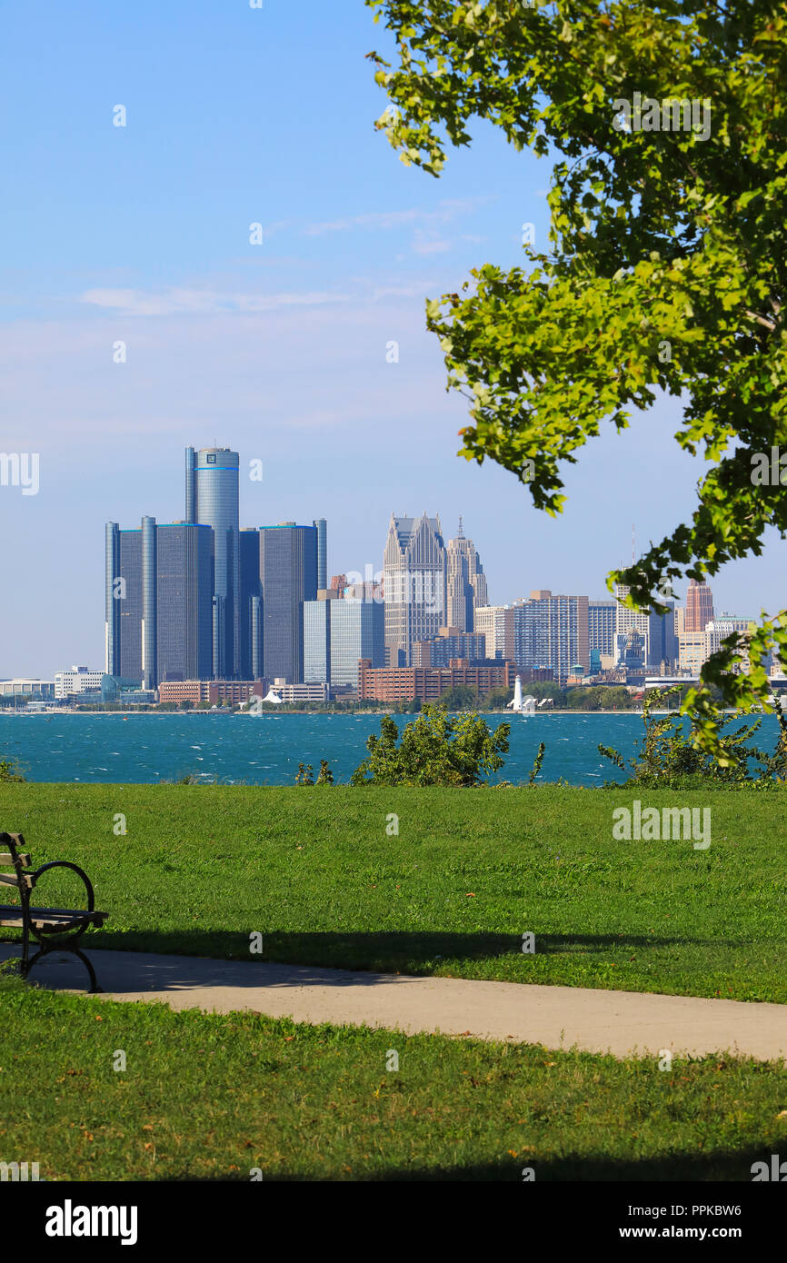 The skyline of the city Detroit across the river from Belle Isle park ...