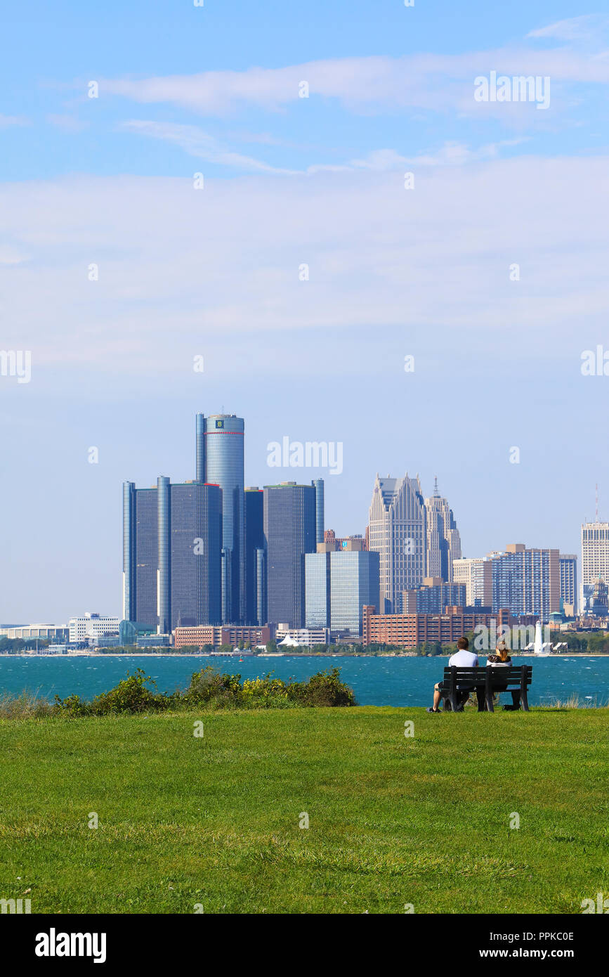 The skyline of the city Detroit across the river from Belle Isle park ...
